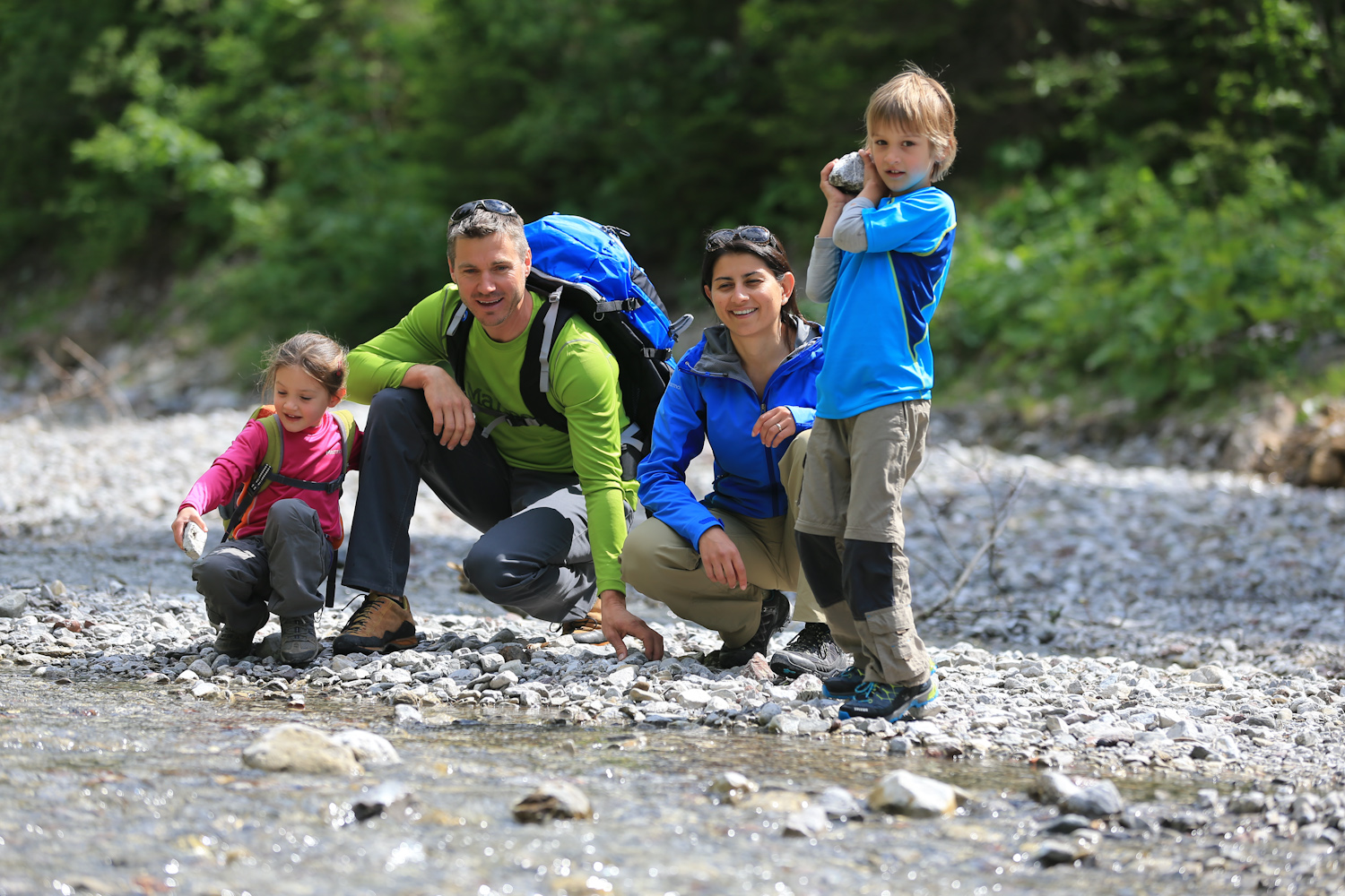 Family hikes with small children - child-friendly hiking trails ...