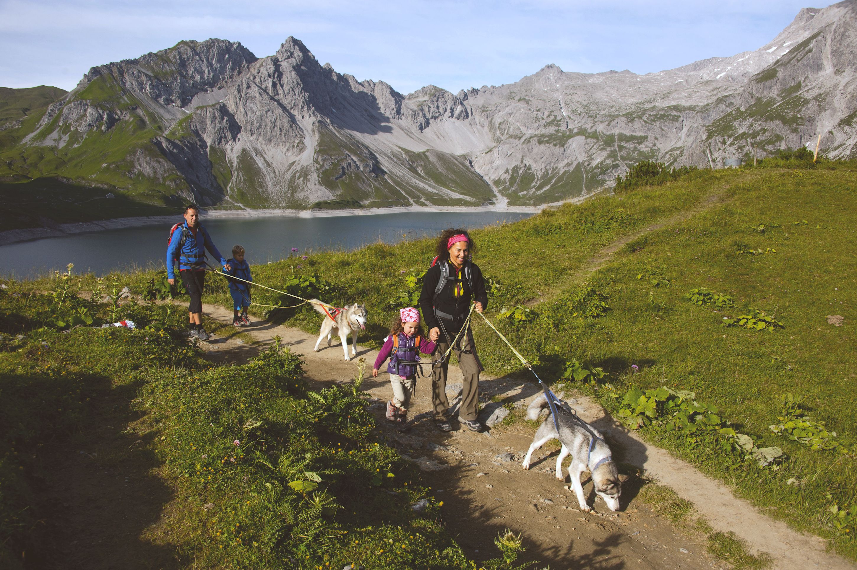 Hiking in the company of animals - entertaining hikes for the whole family