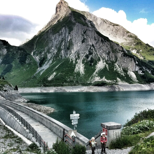 Hiking around the lake Spullersee - Urlaub in Vorarlberg